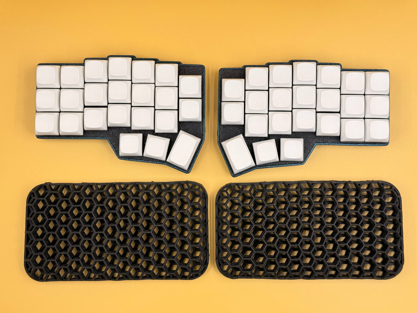 Wrist rest for split keyboards – ErgoKeeb